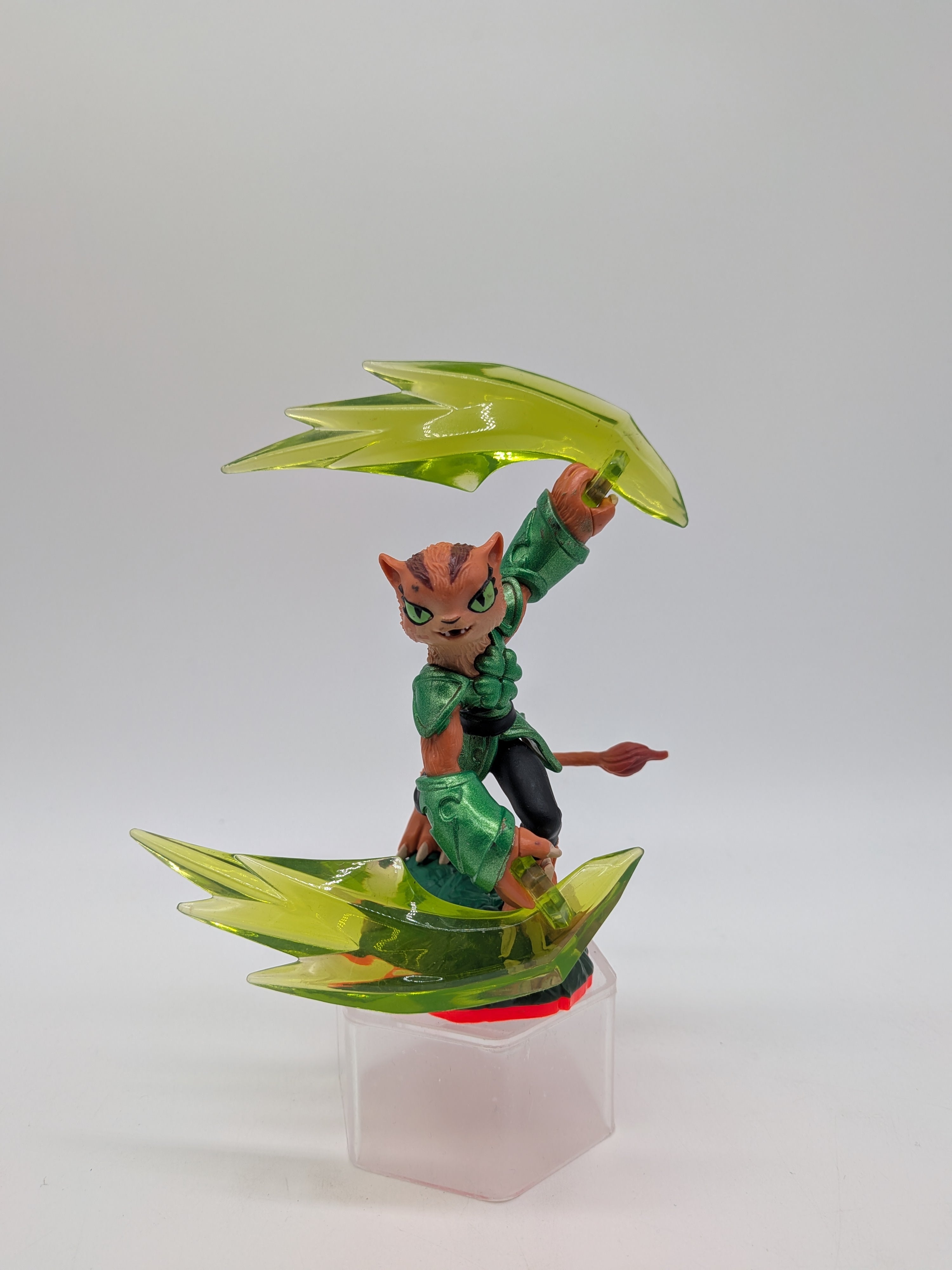 Activision 2014 Skylanders Trap Team Tuff Luck Figure – Platinum Toys ...
